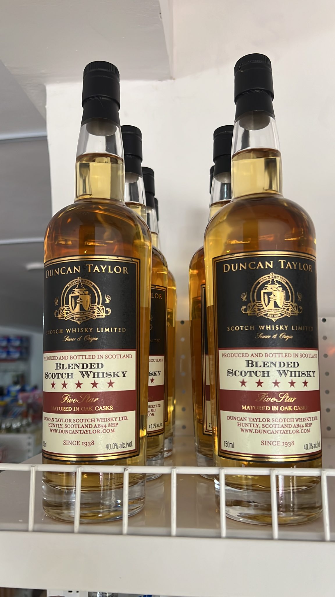 Duncan Taylor Five Star Blended Scotch Whisky 750ml (US) - Odiluxe